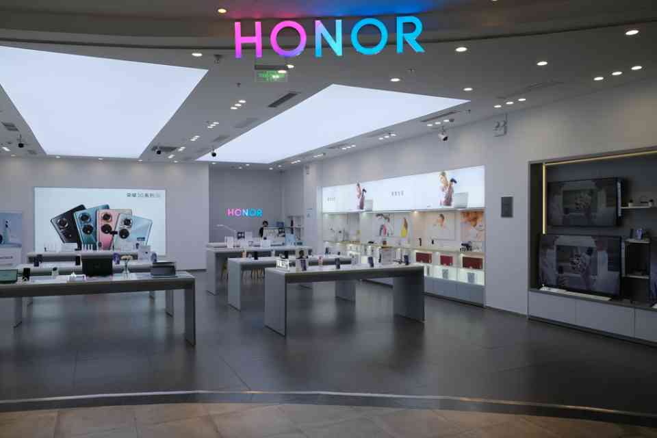 Honor CEO George Zhao Steps Down, Li Jian Takes the Helm - CEOWORLD ...
